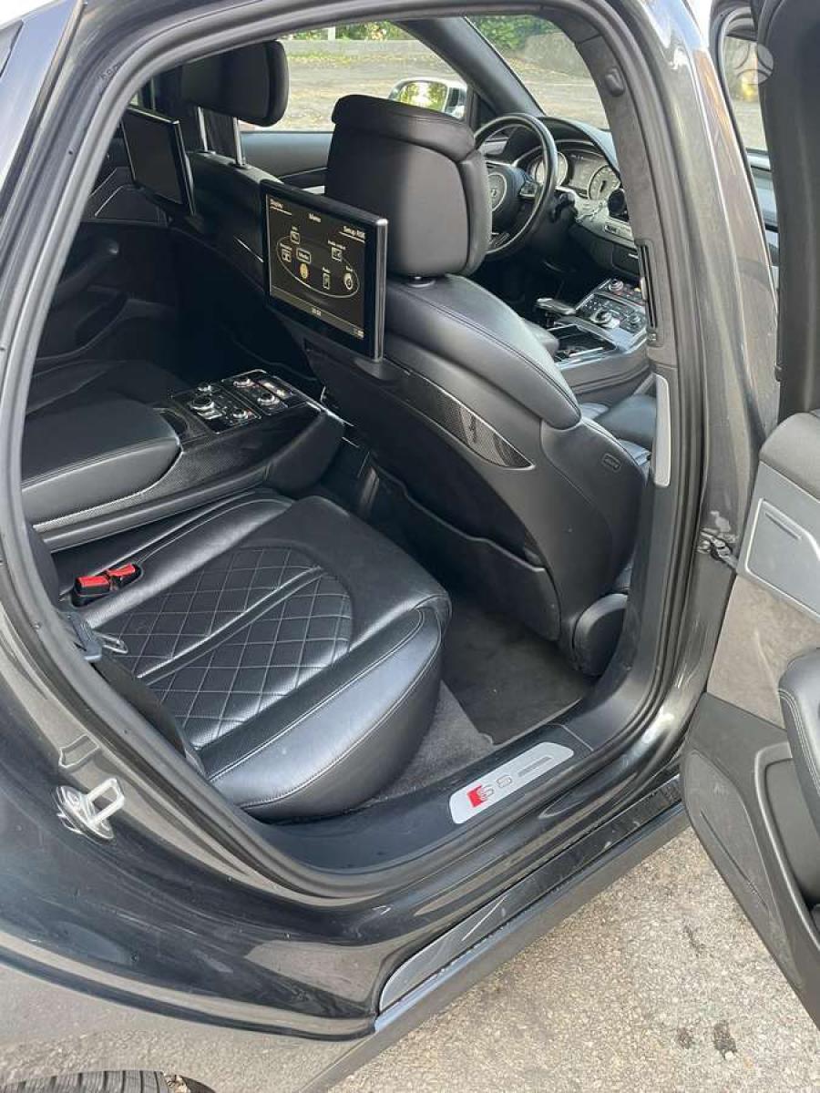 Pelēks Audi S8 2013 Telšiai, ar dzinēja tilpumu 3.99 L un nobraukumu 199 tūkst. km par 27777 €, foto 10 vietnē AUTOMOTO.COM.LV