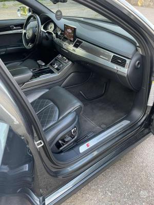 Pelēks Audi S8 2013 Telšiai, ar dzinēja tilpumu 3.99 L un nobraukumu 199 tūkst. km par 27777 €, foto 11 vietnē AUTOMOTO.COM.LV