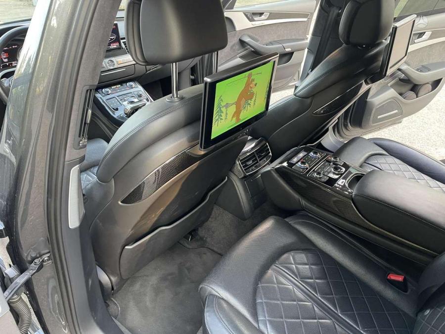 Pelēks Audi S8 2013 Telšiai, ar dzinēja tilpumu 3.99 L un nobraukumu 199 tūkst. km par 27777 €, foto 12 vietnē AUTOMOTO.COM.LV