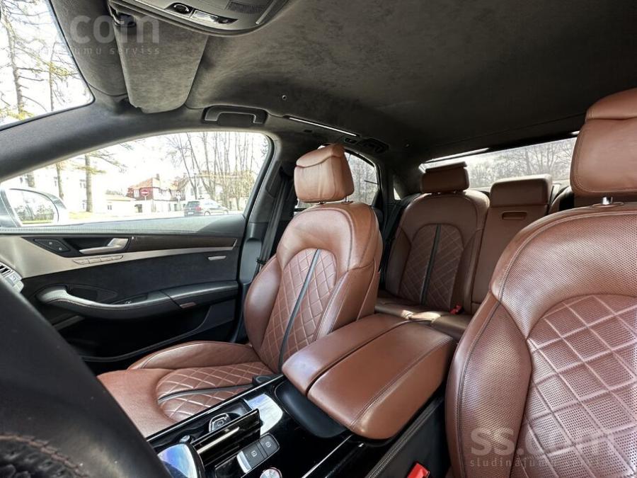 Grey Audi S8 2014 in Riga, with an engine capacity of 4.00 L and mileage of 249 thousand km for 29700 €, photo 11 on AUTOMOTO.COM.LV