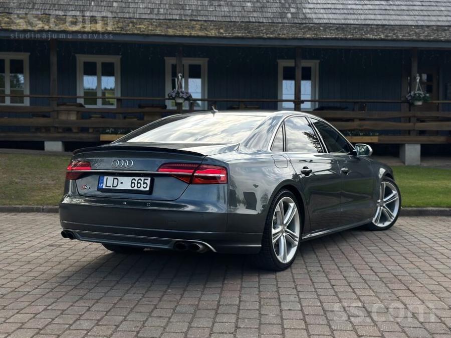 Grey Audi S8 2014 in Riga, with an engine capacity of 4.00 L and mileage of 249 thousand km for 26500 €, photo 4 on AUTOMOTO.COM.LV