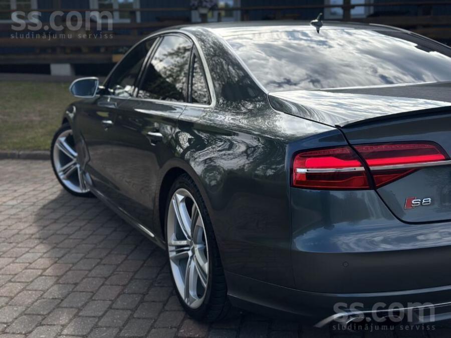 Grey Audi S8 2014 in Riga, with an engine capacity of 4.00 L and mileage of 249 thousand km for 26500 €, photo 6 on AUTOMOTO.COM.LV