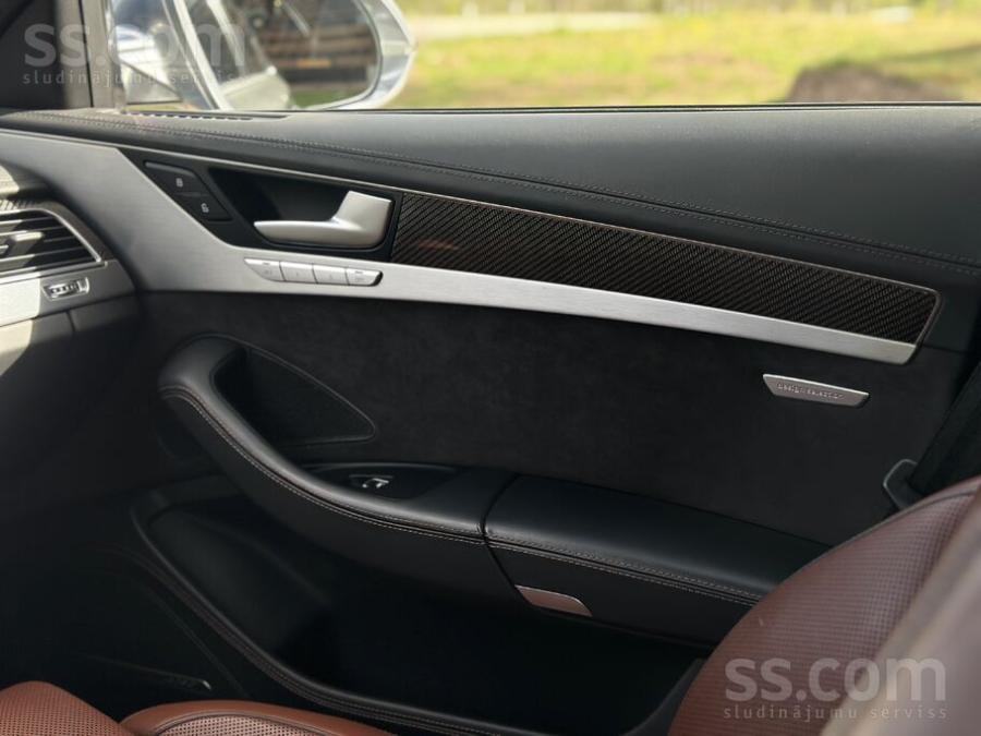 Grey Audi S8 2014 in Riga, with an engine capacity of 4.00 L and mileage of 249 thousand km for 26500 €, photo 11 on AUTOMOTO.COM.LV