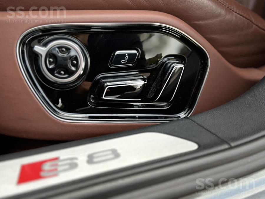 Grey Audi S8 2014 in Riga, with an engine capacity of 4.00 L and mileage of 249 thousand km for 26500 €, photo 12 on AUTOMOTO.COM.LV