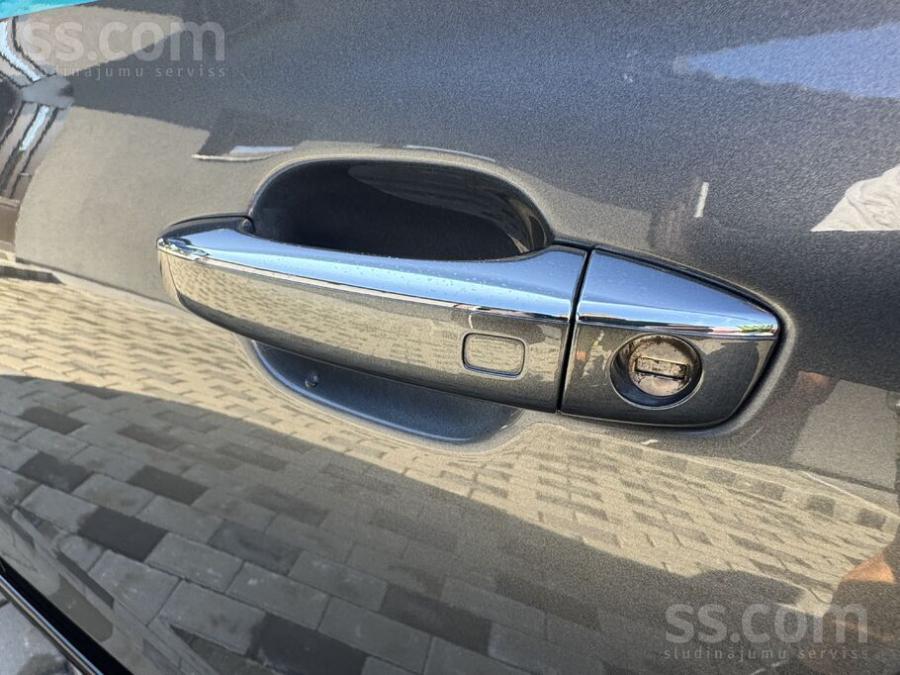 Grey Audi S8 2014 in Bauska, with an engine capacity of 4.00 L and mileage of 0 thousand km for 35000 €, photo 16 on AUTOMOTO.COM.LV