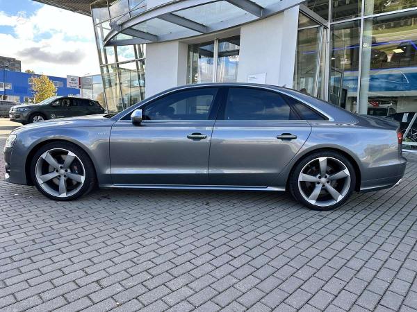 Grey Audi S8 2015 in Siauliai, with an engine capacity of 3.99 L and mileage of 164 thousand km for 29990 €, photo 11 on AUTOMOTO.COM.LV