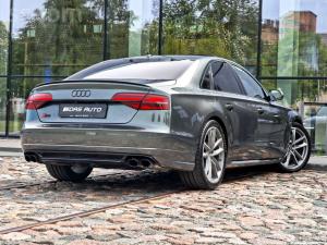 Grey Audi S8 2016 in Riga, with an engine capacity of 4.00 L and mileage of 120 thousand km for 45555 €, photo 4 on AUTOMOTO.COM.LV