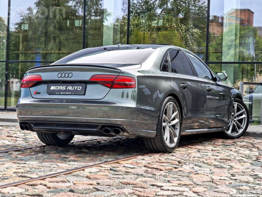 Grey Audi S8 2016 in Riga, with an engine capacity of 4.00 L and mileage of 120 thousand km for 45555 €, photo 4 on AUTOMOTO.COM.LV