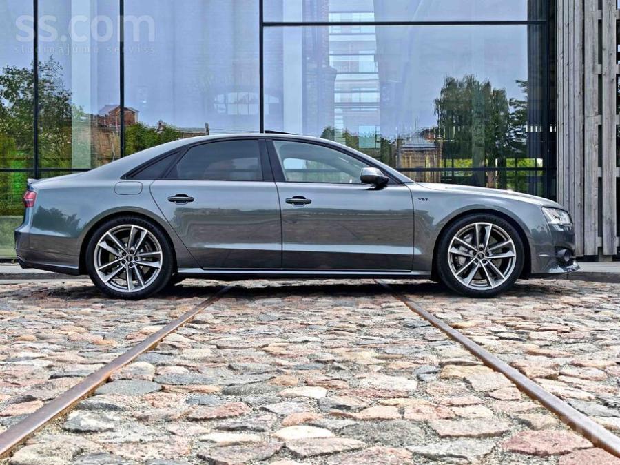 Grey Audi S8 2016 in Riga, with an engine capacity of 4.00 L and mileage of 120 thousand km for 45555 €, photo 6 on AUTOMOTO.COM.LV