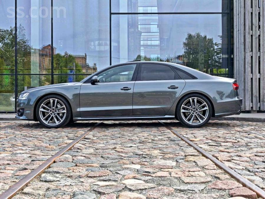 Grey Audi S8 2016 in Riga, with an engine capacity of 4.00 L and mileage of 120 thousand km for 45555 €, photo 7 on AUTOMOTO.COM.LV