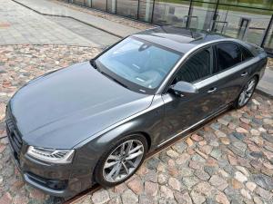 Grey Audi S8 2016 in Riga, with an engine capacity of 4.00 L and mileage of 120 thousand km for 45555 €, photo 9 on AUTOMOTO.COM.LV