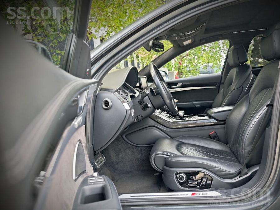 Grey Audi S8 2016 in Riga, with an engine capacity of 4.00 L and mileage of 120 thousand km for 45555 €, photo 14 on AUTOMOTO.COM.LV
