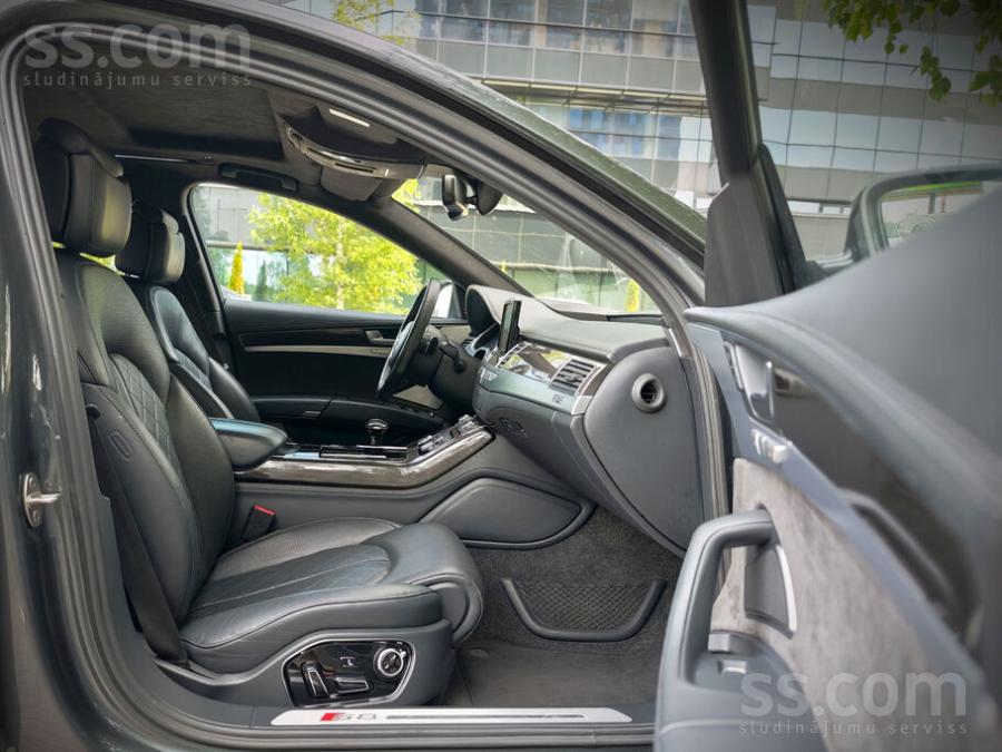 Grey Audi S8 2016 in Riga, with an engine capacity of 4.00 L and mileage of 120 thousand km for 45555 €, photo 15 on AUTOMOTO.COM.LV