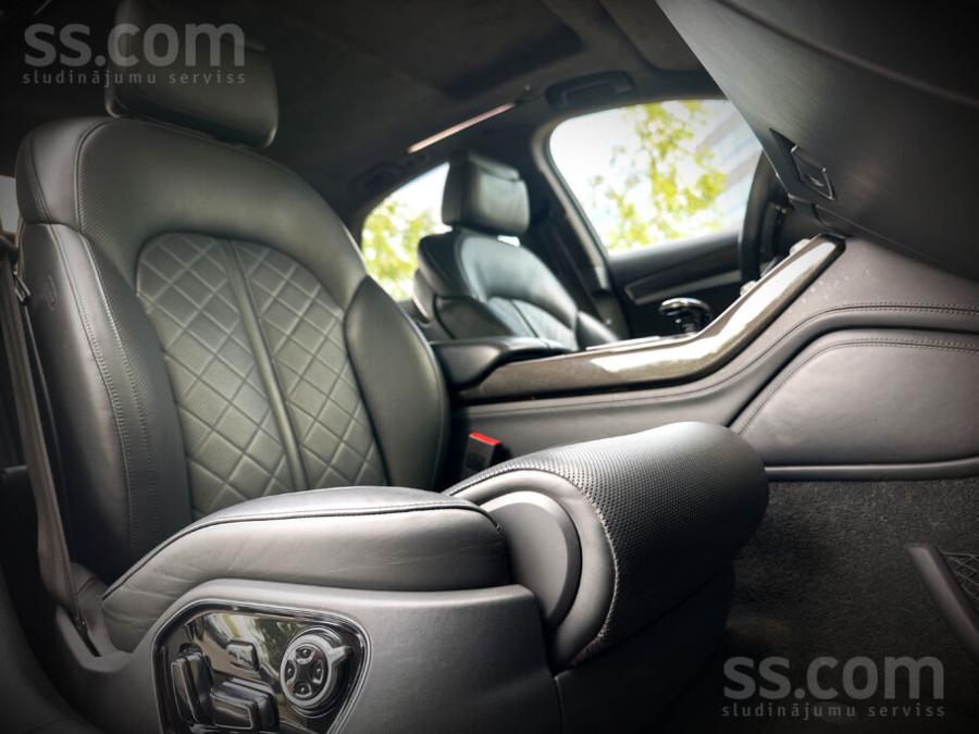 Grey Audi S8 2016 in Riga, with an engine capacity of 4.00 L and mileage of 120 thousand km for 45555 €, photo 16 on AUTOMOTO.COM.LV