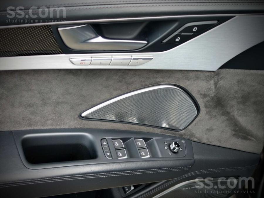 Grey Audi S8 2016 in Riga, with an engine capacity of 4.00 L and mileage of 120 thousand km for 45555 €, photo 19 on AUTOMOTO.COM.LV