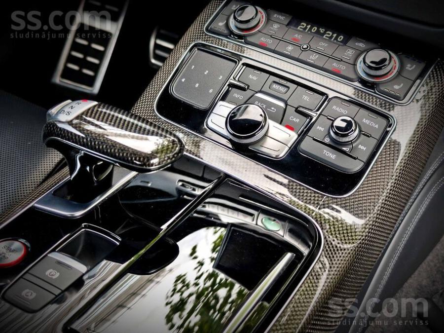 Grey Audi S8 2016 in Riga, with an engine capacity of 4.00 L and mileage of 120 thousand km for 45555 €, photo 24 on AUTOMOTO.COM.LV