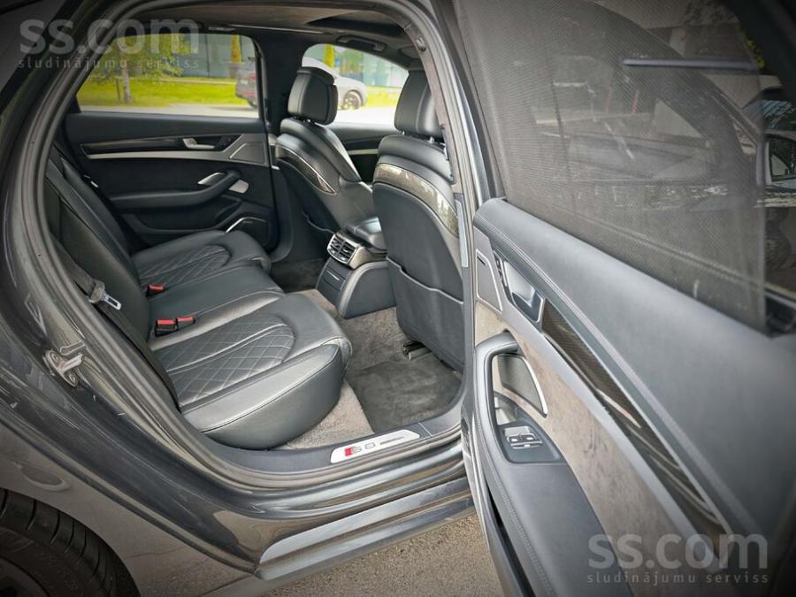 Grey Audi S8 2016 in Riga, with an engine capacity of 4.00 L and mileage of 120 thousand km for 45555 €, photo 25 on AUTOMOTO.COM.LV