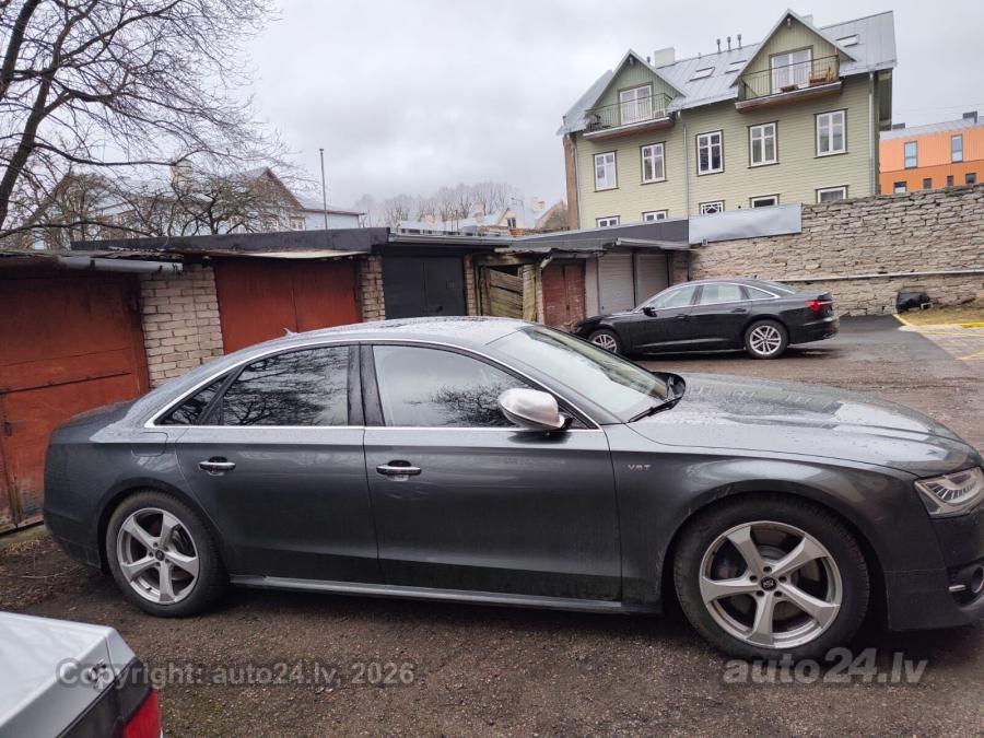 Pelēks Audi S8 2017 Tallina, ar dzinēja tilpumu 4.00 L un nobraukumu 190 tūkst. km par 34500 €, foto 3 vietnē AUTOMOTO.COM.LV