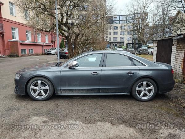 Серый Ауди С8 2017 в Таллин, объемом двигателя 4.00 л и пробегом 190 тыс. км за 34500 €, фото 4 на AUTOMOTO.COM.LV