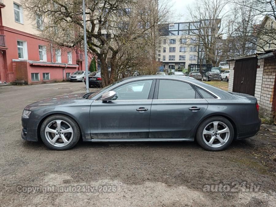 Pelēks Audi S8 2017 Tallina, ar dzinēja tilpumu 4.00 L un nobraukumu 190 tūkst. km par 34500 €, foto 5 vietnē AUTOMOTO.COM.LV