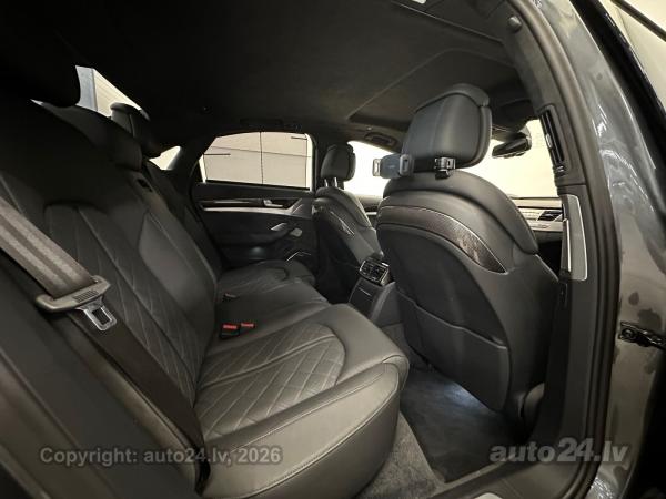 Grey Audi S8 2017 in Tallinn, with an engine capacity of 4.00 L and mileage of 60 thousand km for 59900 €, photo 10 on AUTOMOTO.COM.LV