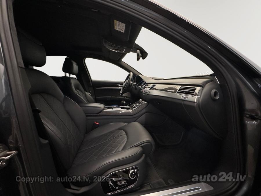 Pelēks Audi S8 2017 Tallina, ar dzinēja tilpumu 4.00 L un nobraukumu 60 tūkst. km par 59900 €, foto 12 vietnē AUTOMOTO.COM.LV