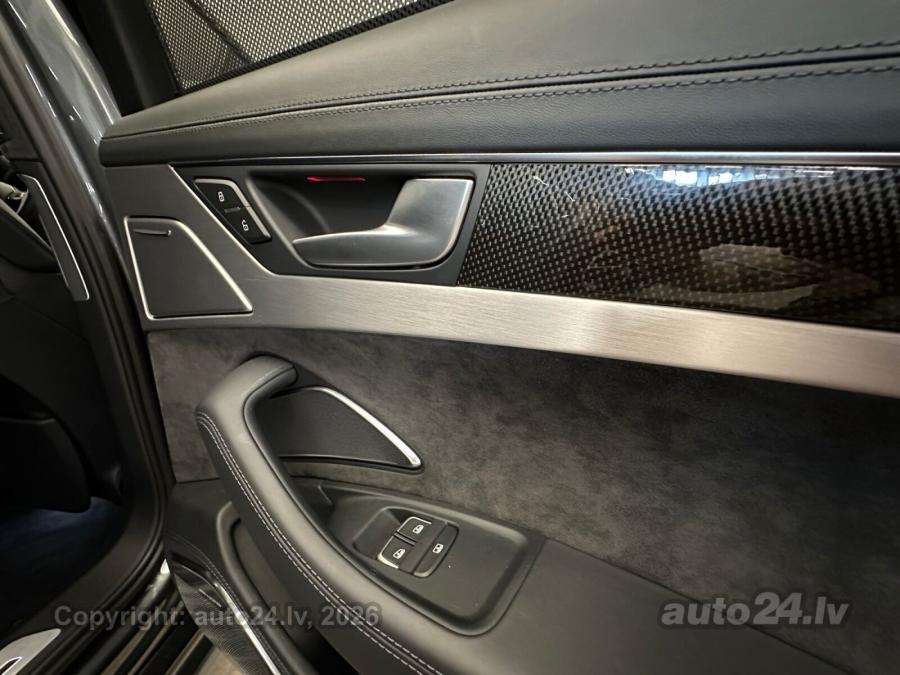 Pelēks Audi S8 2017 Tallina, ar dzinēja tilpumu 4.00 L un nobraukumu 60 tūkst. km par 59900 €, foto 20 vietnē AUTOMOTO.COM.LV