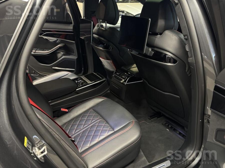 Pelēks Audi S8 2022 Rīga, ar dzinēja tilpumu 4.00 L un nobraukumu 87 tūkst. km par 81490 €, foto 33 vietnē AUTOMOTO.COM.LV