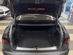 Pelēks Audi S8 2022 Rīga, ar dzinēja tilpumu 4.00 L un nobraukumu 87 tūkst. km par 84990 €, foto 7 vietnē AUTOMOTO.COM.LV