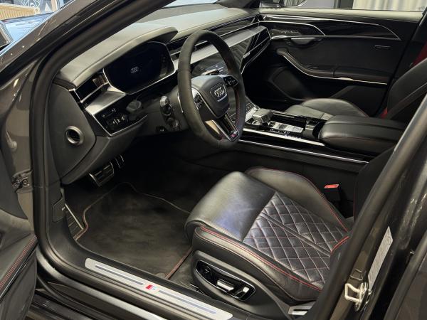 Pelēks Audi S8 2022 Rīga, ar dzinēja tilpumu 4.00 L un nobraukumu 87 tūkst. km par 84990 €, foto 8 vietnē AUTOMOTO.COM.LV