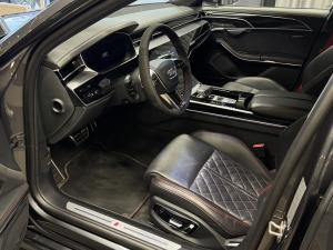 Pelēks Audi S8 2022 Rīga, ar dzinēja tilpumu 4.00 L un nobraukumu 87 tūkst. km par 84990 €, foto 9 vietnē AUTOMOTO.COM.LV