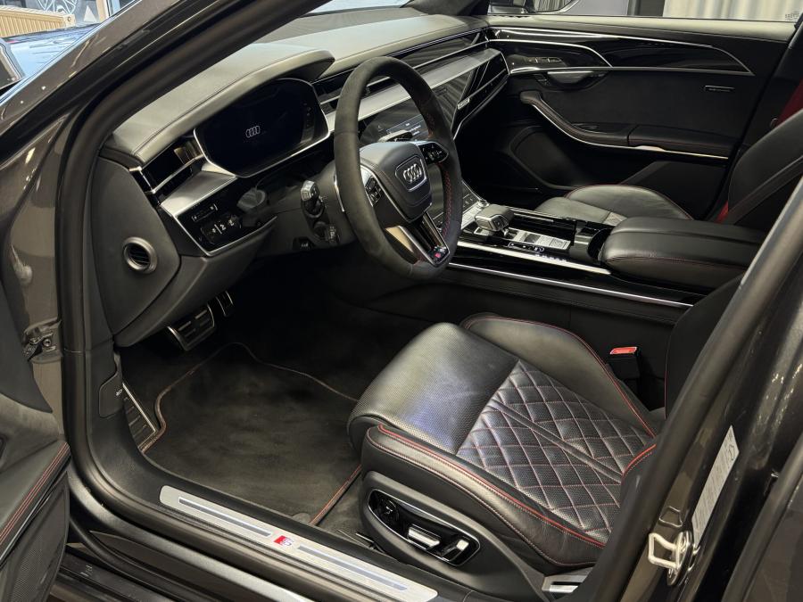 Pelēks Audi S8 2022 Rīga, ar dzinēja tilpumu 4.00 L un nobraukumu 87 tūkst. km par 84990 €, foto 9 vietnē AUTOMOTO.COM.LV