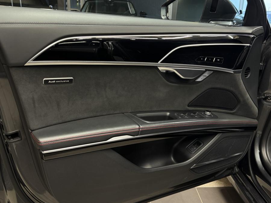 Pelēks Audi S8 2022 Rīga, ar dzinēja tilpumu 4.00 L un nobraukumu 87 tūkst. km par 84990 €, foto 11 vietnē AUTOMOTO.COM.LV