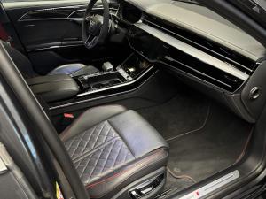 Pelēks Audi S8 2022 Rīga, ar dzinēja tilpumu 4.00 L un nobraukumu 87 tūkst. km par 84990 €, foto 12 vietnē AUTOMOTO.COM.LV