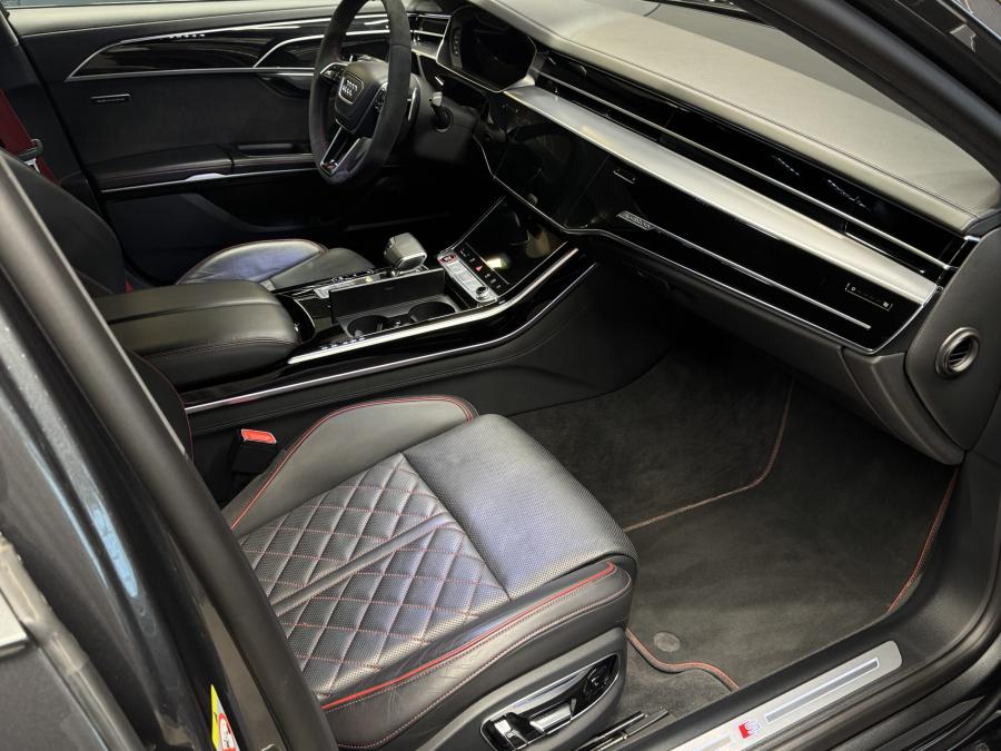 Pelēks Audi S8 2022 Rīga, ar dzinēja tilpumu 4.00 L un nobraukumu 87 tūkst. km par 84990 €, foto 12 vietnē AUTOMOTO.COM.LV