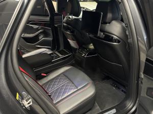 Pelēks Audi S8 2022 Rīga, ar dzinēja tilpumu 4.00 L un nobraukumu 87 tūkst. km par 84990 €, foto 32 vietnē AUTOMOTO.COM.LV