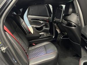 Pelēks Audi S8 2022 Rīga, ar dzinēja tilpumu 4.00 L un nobraukumu 87 tūkst. km par 84990 €, foto 33 vietnē AUTOMOTO.COM.LV