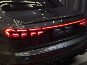 Pelēks Audi S8 2022 Rīga, ar dzinēja tilpumu 4.00 L un nobraukumu 87 tūkst. km par 84990 €, foto 36 vietnē AUTOMOTO.COM.LV