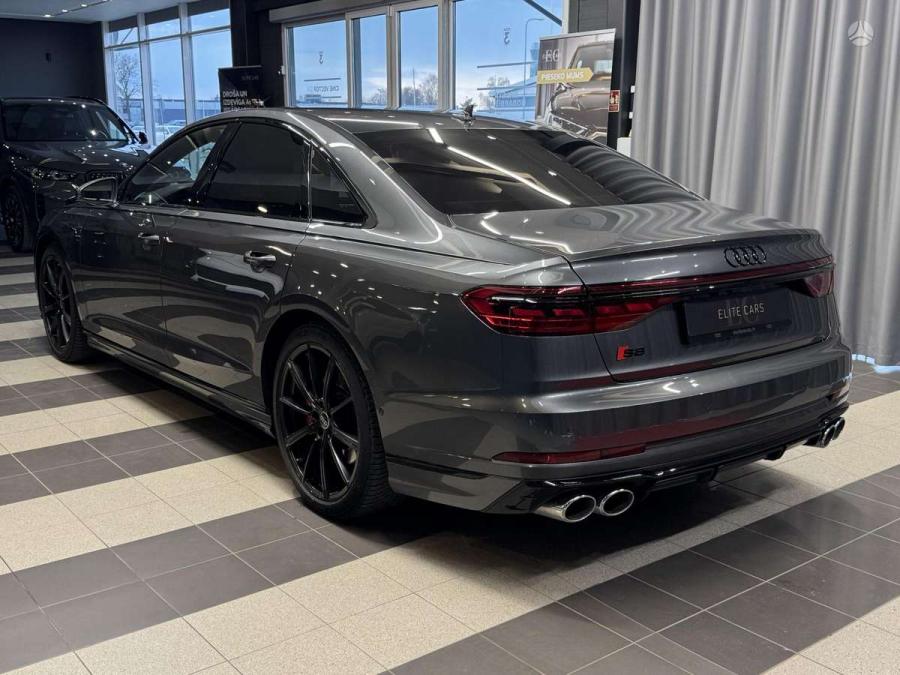 Pelēks Audi S8 2022 Rīga, ar dzinēja tilpumu 4.00 L un nobraukumu 87 tūkst. km par 81490 €, foto 7 vietnē AUTOMOTO.COM.LV