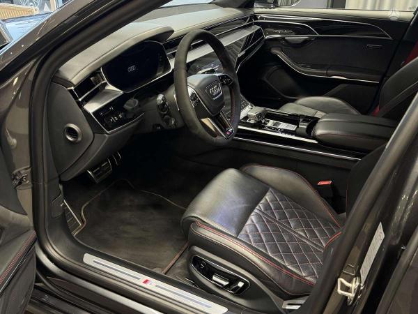 Grey Audi S8 2022 in Riga, with an engine capacity of 4.00 L and mileage of 87 thousand km for 81490 €, photo 9 on AUTOMOTO.COM.LV