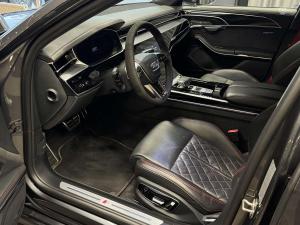 Pelēks Audi S8 2022 Rīga, ar dzinēja tilpumu 4.00 L un nobraukumu 87 tūkst. km par 81490 €, foto 10 vietnē AUTOMOTO.COM.LV