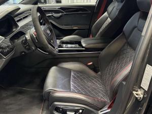 Pelēks Audi S8 2022 Rīga, ar dzinēja tilpumu 4.00 L un nobraukumu 87 tūkst. km par 81490 €, foto 11 vietnē AUTOMOTO.COM.LV