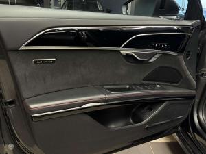Pelēks Audi S8 2022 Rīga, ar dzinēja tilpumu 4.00 L un nobraukumu 87 tūkst. km par 81490 €, foto 12 vietnē AUTOMOTO.COM.LV