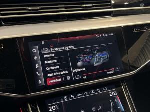 Pelēks Audi S8 2022 Rīga, ar dzinēja tilpumu 4.00 L un nobraukumu 87 tūkst. km par 81490 €, foto 23 vietnē AUTOMOTO.COM.LV