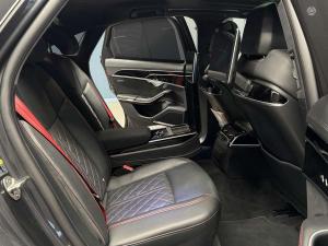 Pelēks Audi S8 2022 Rīga, ar dzinēja tilpumu 4.00 L un nobraukumu 87 tūkst. km par 81490 €, foto 34 vietnē AUTOMOTO.COM.LV