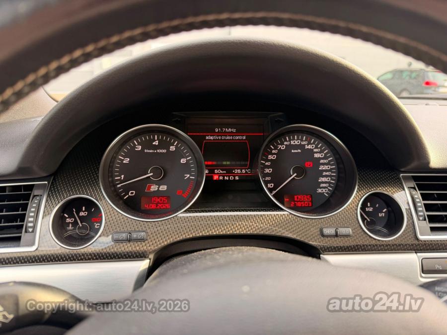 Violets Audi S8 2009 Tallina, ar dzinēja tilpumu 5.20 L un nobraukumu 275 tūkst. km par 14000 €, foto 12 vietnē AUTOMOTO.COM.LV