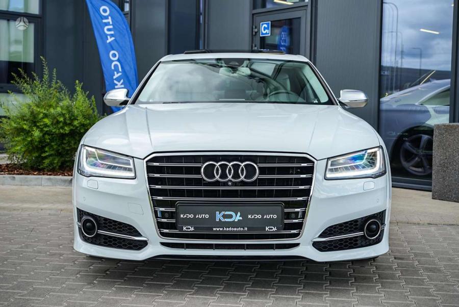 White Audi S8 2013 in Kaunas, with an engine capacity of 3.99 L and mileage of 198 thousand km for 23750 €, photo 5 on AUTOMOTO.COM.LV