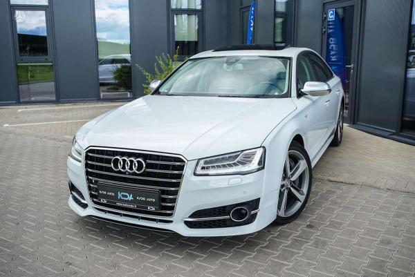 White Audi S8 2013 in Kaunas, with an engine capacity of 3.99 L and mileage of 198 thousand km for 23750 €, photo 5 on AUTOMOTO.COM.LV
