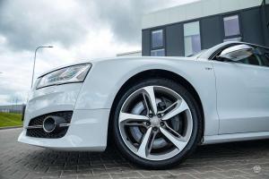 White Audi S8 2013 in Kaunas, with an engine capacity of 3.99 L and mileage of 198 thousand km for 23750 €, photo 7 on AUTOMOTO.COM.LV