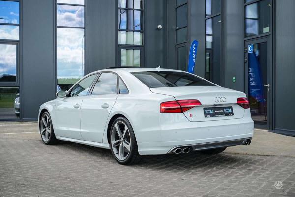 White Audi S8 2013 in Kaunas, with an engine capacity of 3.99 L and mileage of 198 thousand km for 23750 €, photo 9 on AUTOMOTO.COM.LV